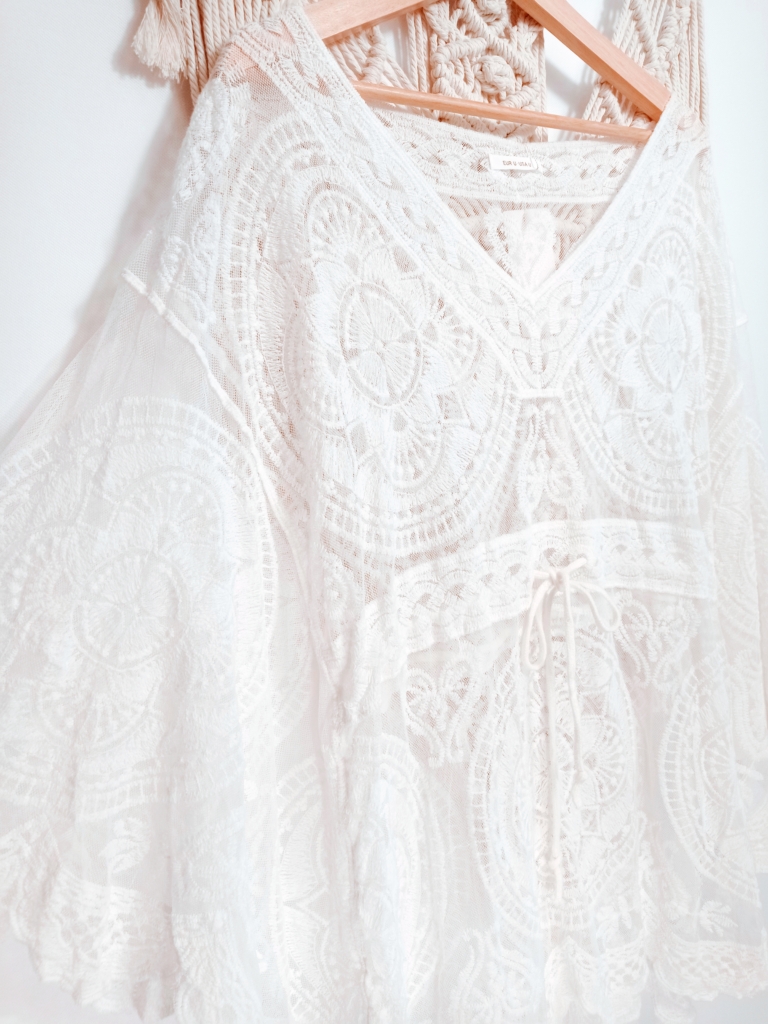 Poncho de encaje estilo Boho Ibicenco - La Gata Voladora