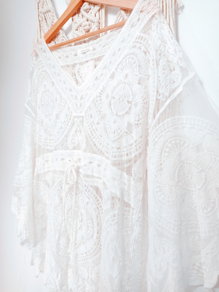 Poncho de encaje estilo Boho Ibicenco - La Gata Voladora