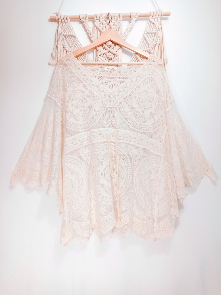 Poncho de encaje estilo Boho Ibicenco - La Gata Voladora
