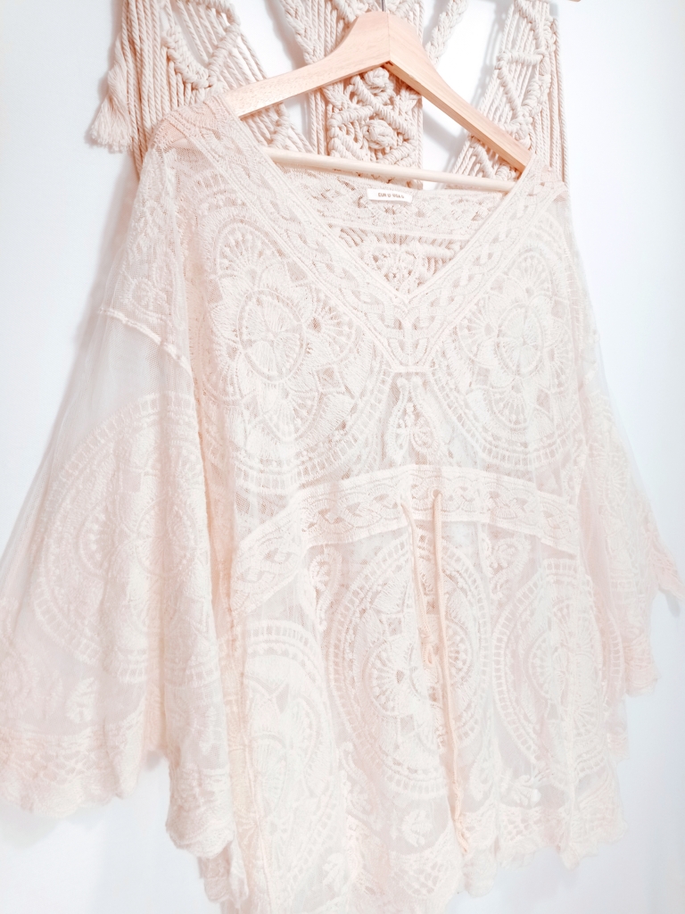 Poncho de encaje estilo Boho Ibicenco - La Gata Voladora