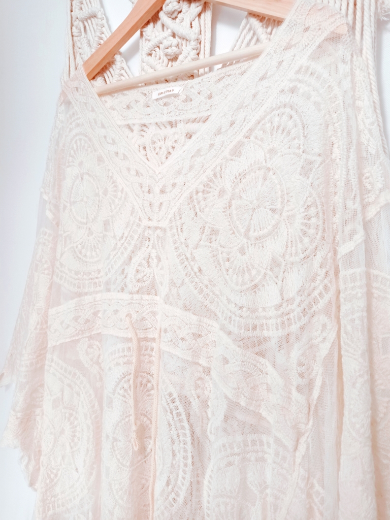 Poncho de encaje estilo Boho Ibicenco - La Gata Voladora