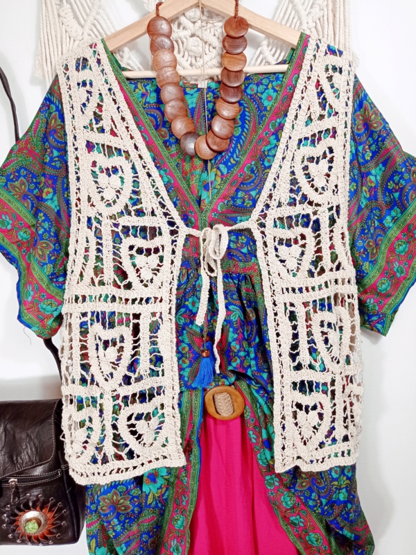 Poncho de Encaje: Elegancia y Bohemia - La Gata Voladora